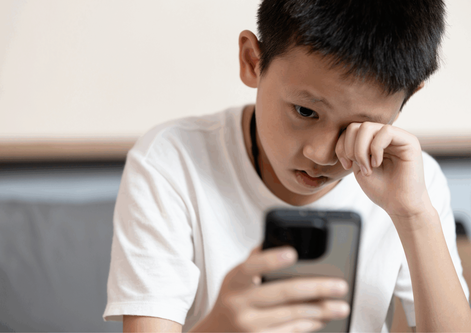 Mobile Addiction in Students: Causes and How to Get Help